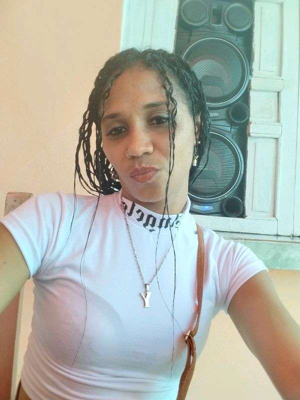 yeleski Azahares: Hi.. | Merna Dating