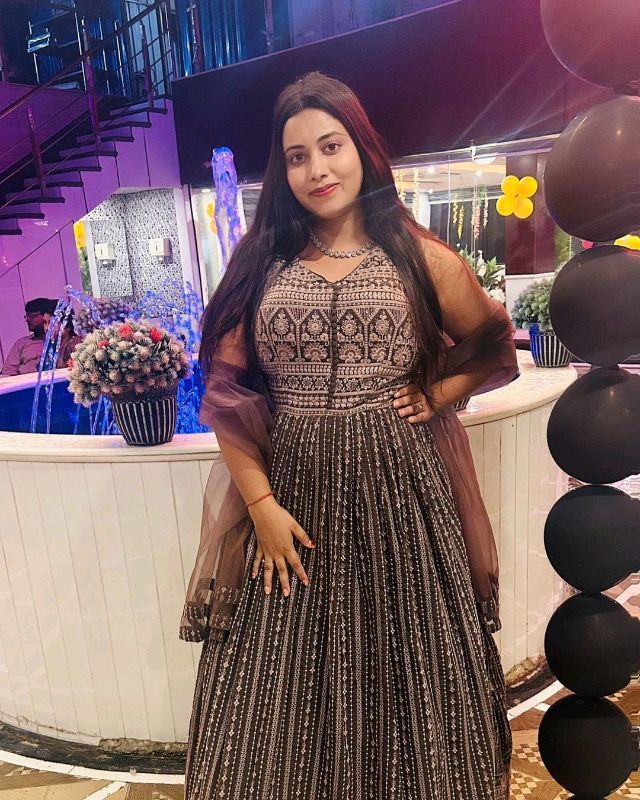 Esha Mehta: Hi.. | Thane Singles