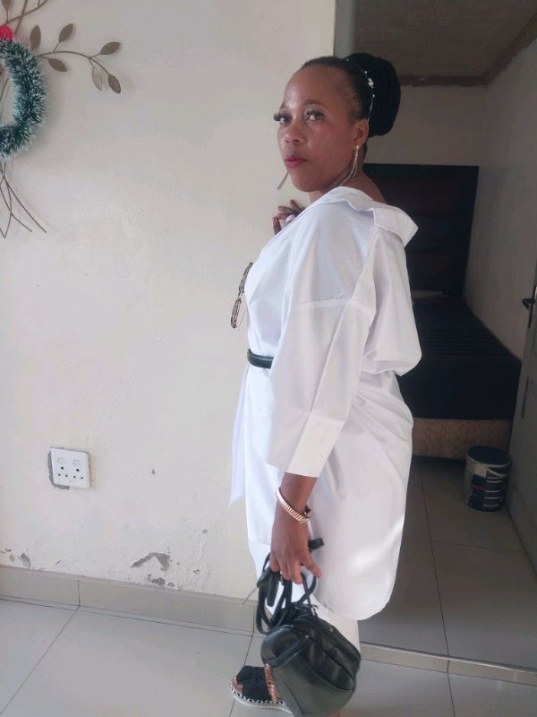 Sebetsi Sebza: Hi.. | Nigel Black Personals