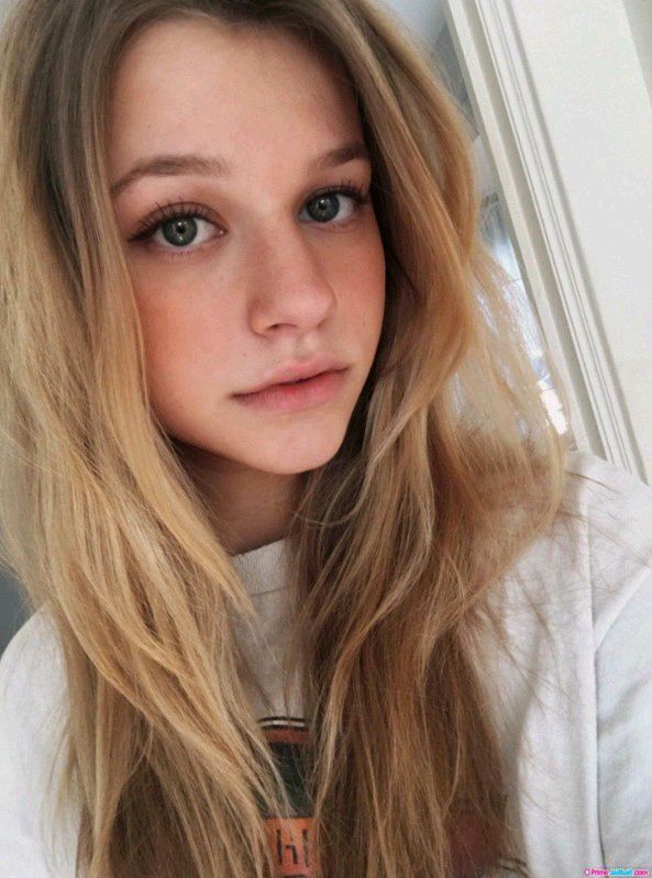 Emma: Hi.. | Single Women in Barcelona