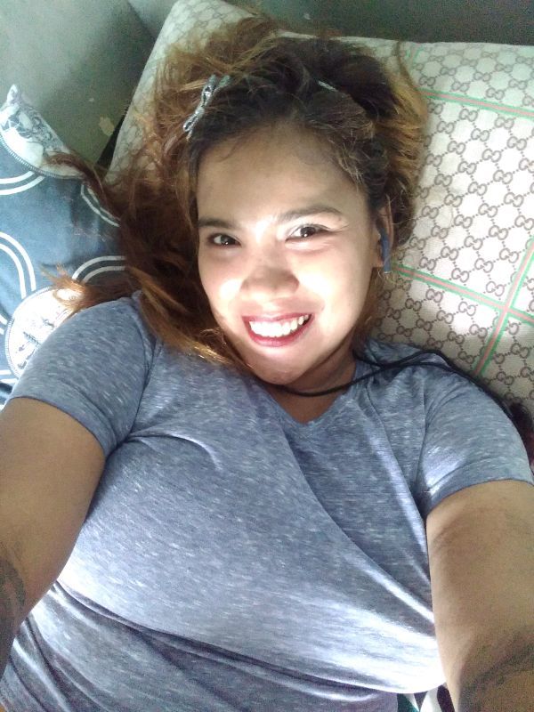 Dhes: Hi.. | Single Women in Manila