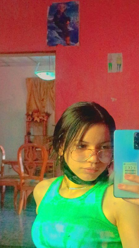 laura alcala: Hi.. | Man us Singles