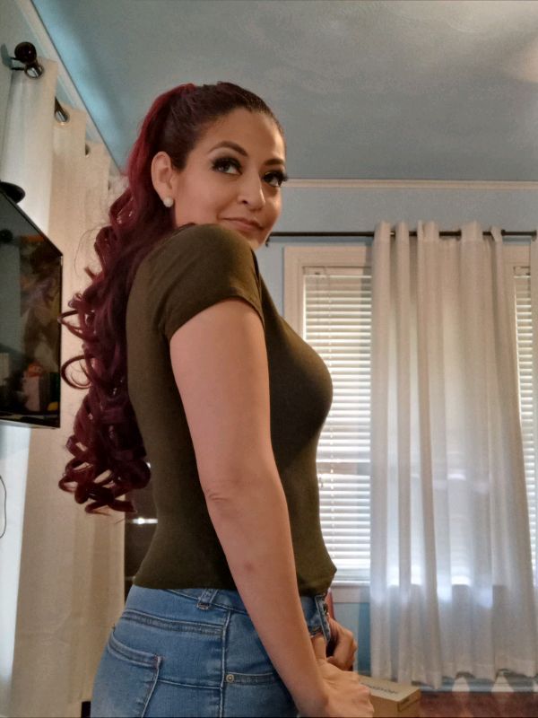 Adriana: Hi.. | Single Women in Dallas